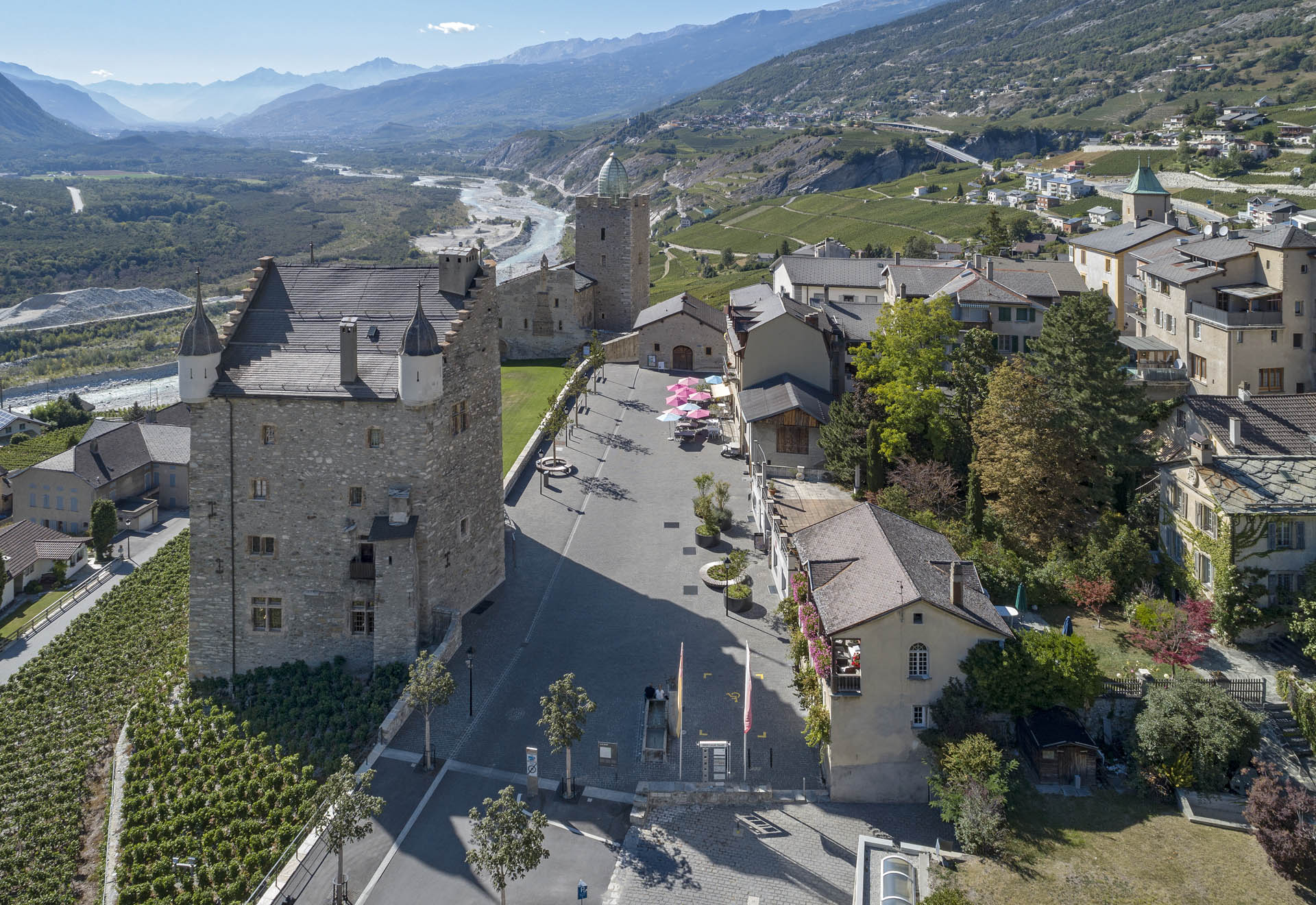 rathausplatz leuk-stadt - Dreipunkt